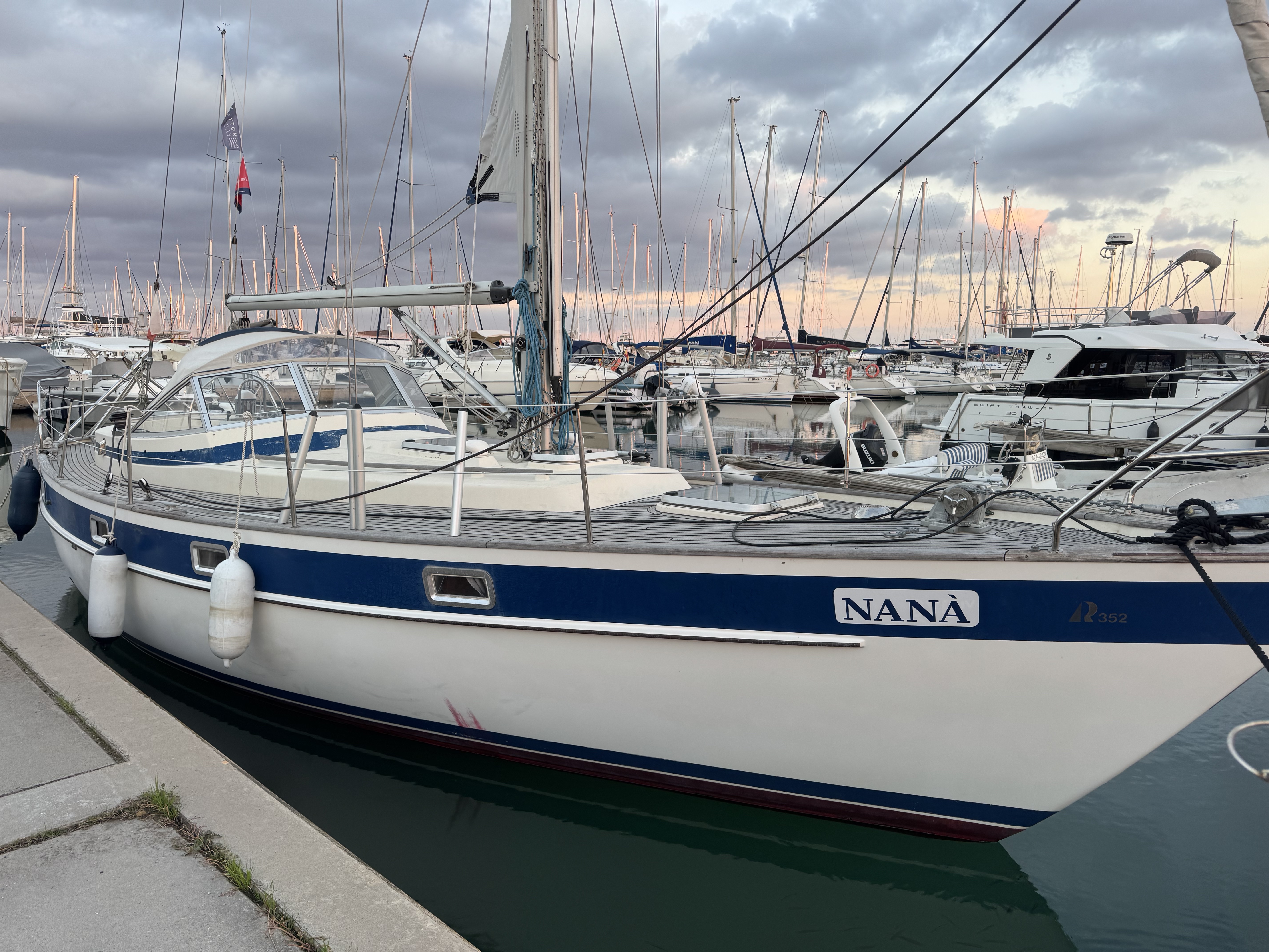 HR 352 | 712 | Nana - Hallberg-Rassy Club